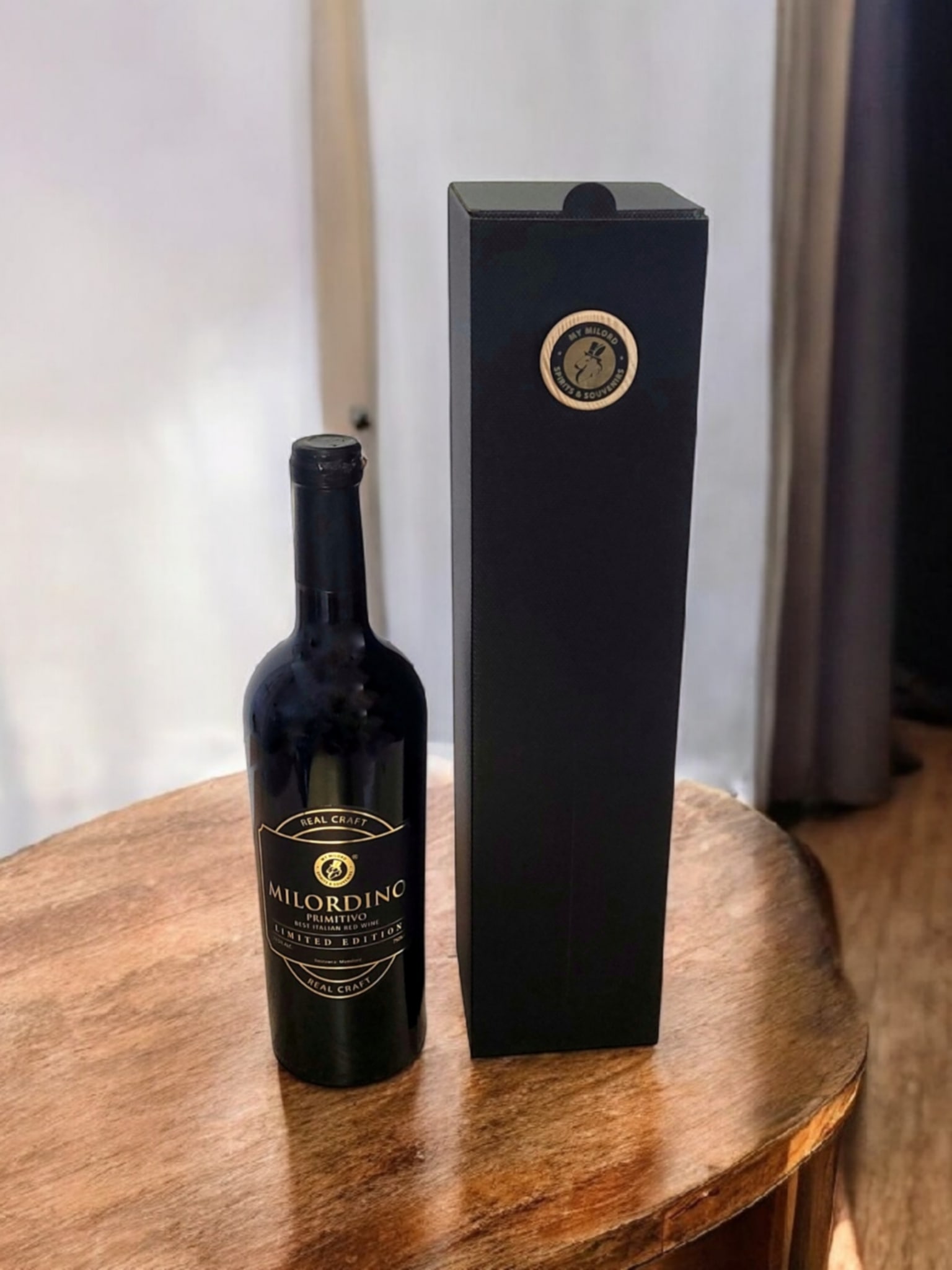 WINO PRIMITIVO Z LOGO - Wódki i alkohole z logo, likiery, wina inne.